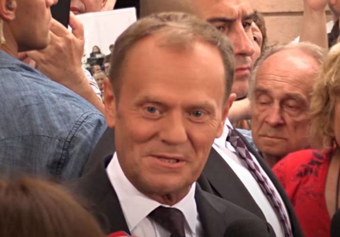 Donald Tusk ma problem. Polacy pokazali, co o nim myślą - NewsBook